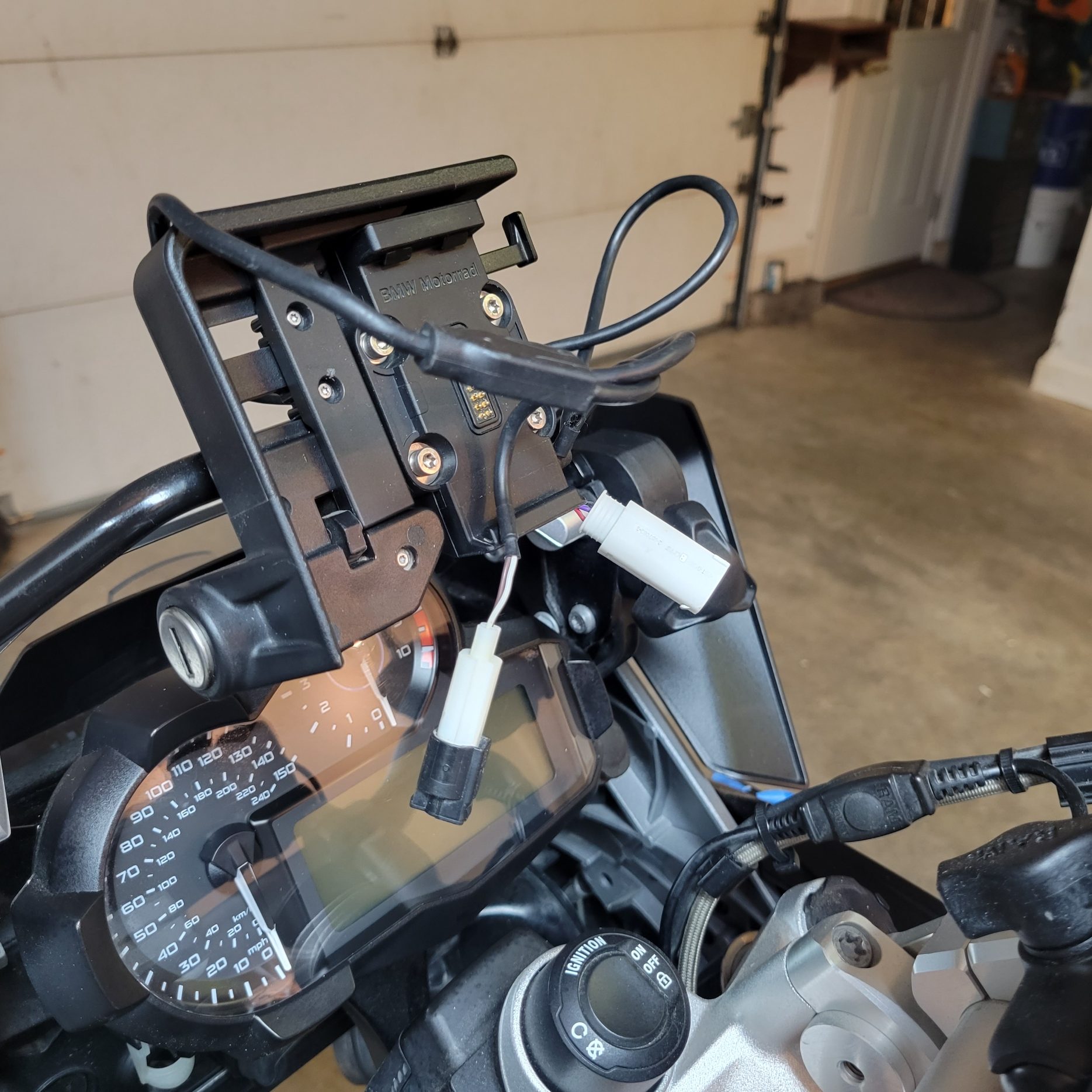 Instructions: Zumo XT/XT2 to BMW NAV V/VI Locking Base Adapter – The ...